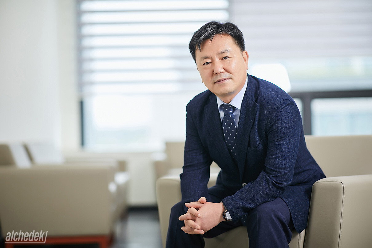 Young-Ki Choi, Director of Korea Virus Research Institute of the ...