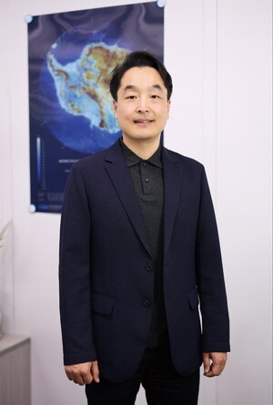 Sang-Gil Lee, Director of Marine Policy Division, Ministry of Oceans ...